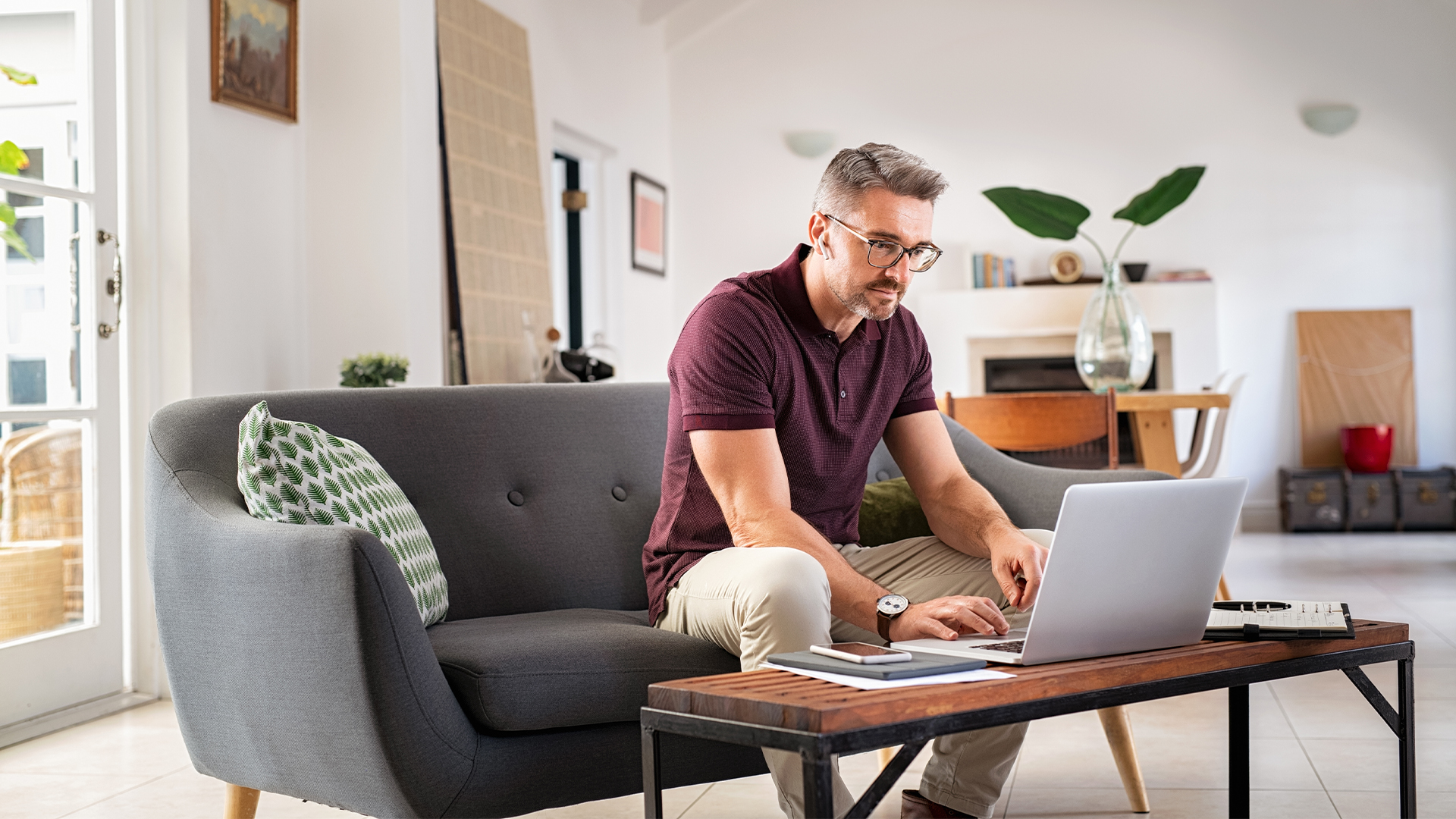 SAD vs. WFH: Experts Weigh in on Seasonal Affective Disorder and Home Working - GHP News