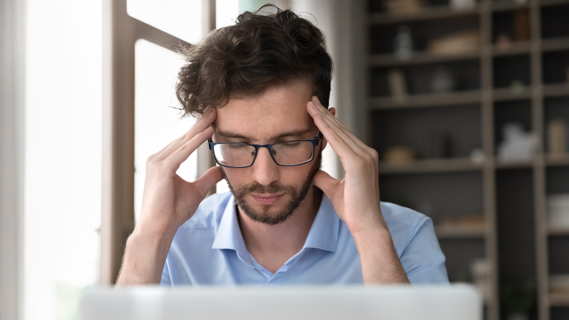 The Overworking Epidemic: 1 in 10 Burnt Out UK Desk Workers End Up in ...